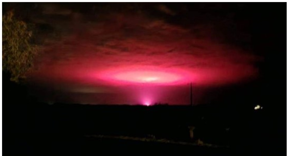 australia people get shocked when see pink sky trending on social media