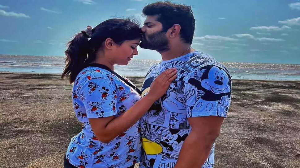 Actress Akshaya Deodhar and Hardik Joshi share good news before marriage