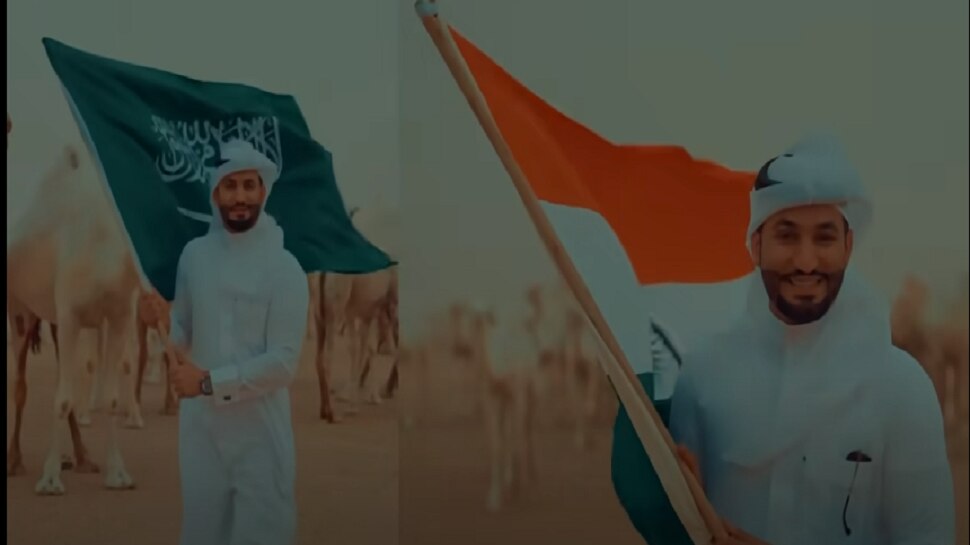 SOUDI SINGER HOLDS INDIAN FLAG AND SING SARE JAHAN SE ACHHA INDIAN SONG ...