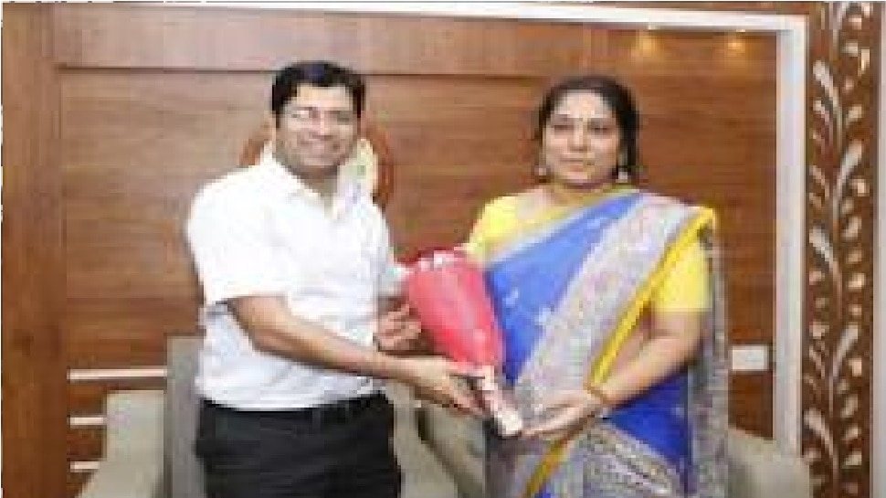 Wardha Collector Rahul Kardile took charge