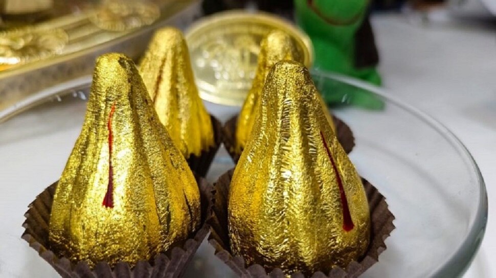 ganesh chaturthi 2022 agra sweet owner prepares gold modak agra