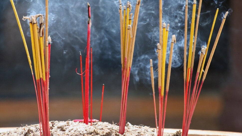 Udabatti ash spoils Ganapati decoration make this homemade stand ...