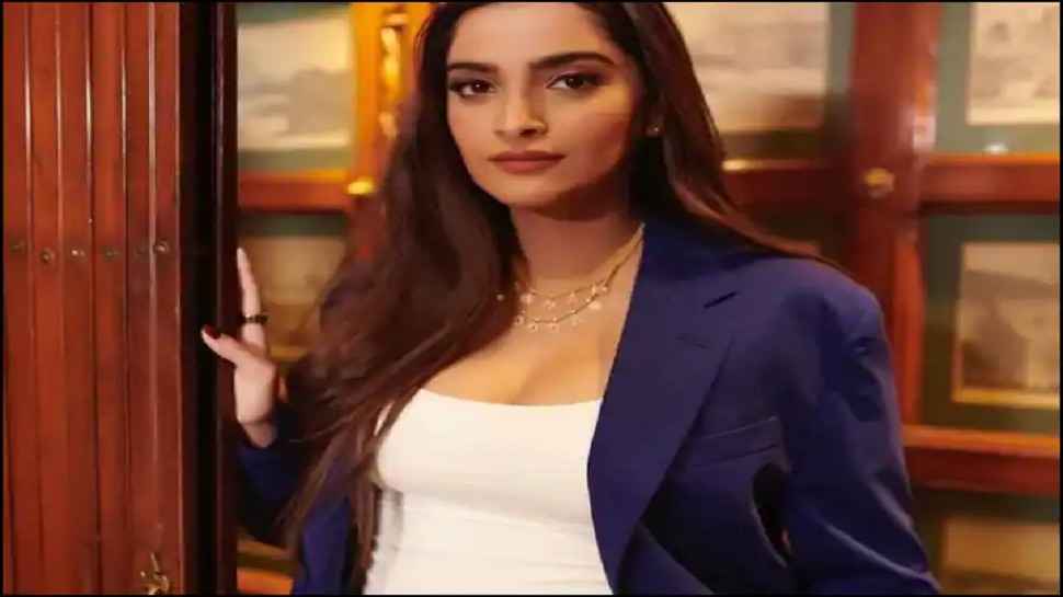 Sonam Kapoor flaunts her belly fat after becoming a mother shares such ...
