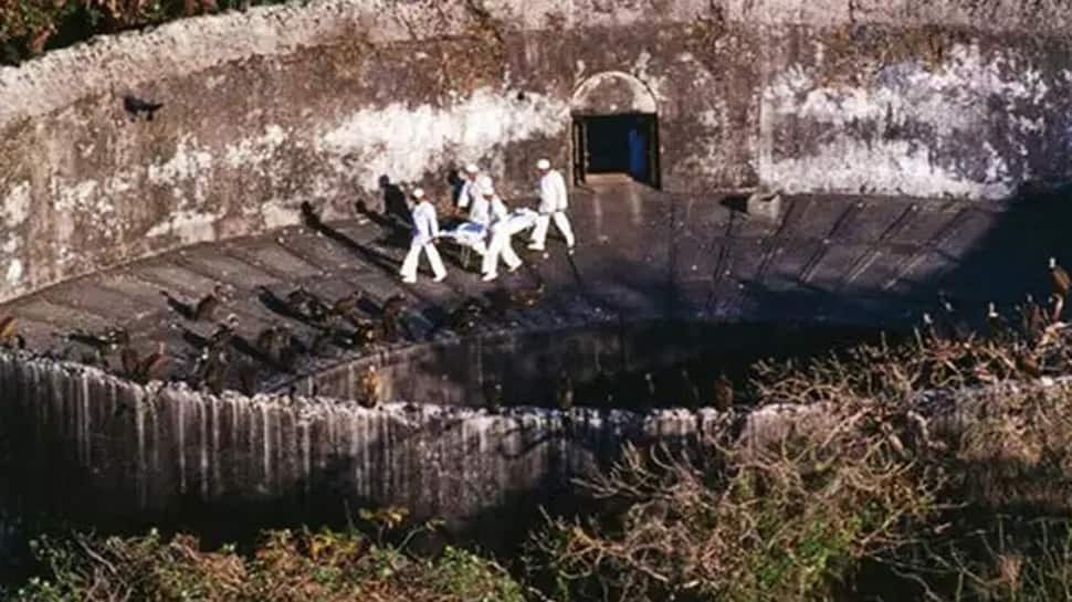 How funerals are performed in Parsi society