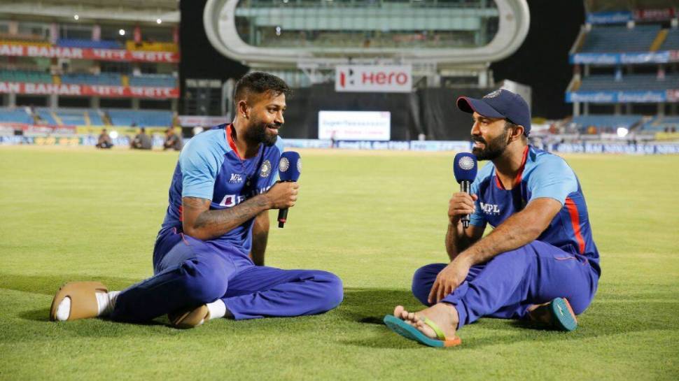 India T20 World Cup squad hardik pandya reacts on dinesh karthik tweet after T20 World Cup selection