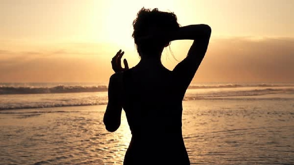 ullu app bold web series charmsukh ira soni glamrous photo video