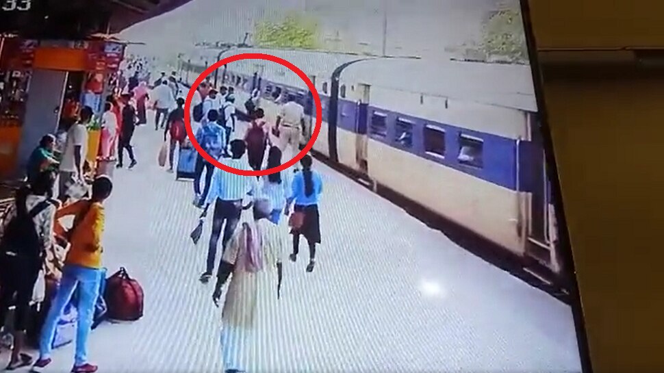 Video young man fell down running train Viral on social media nmp