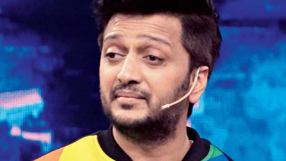 riteish deshmukh demanding five five rupees for posing in front of ...