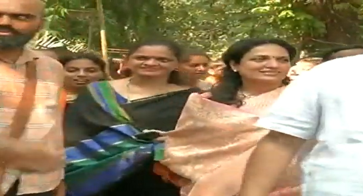 Rashmi Thackeray Maha Vikas Aghadi Morcha Video Home Minister Uddhav ...