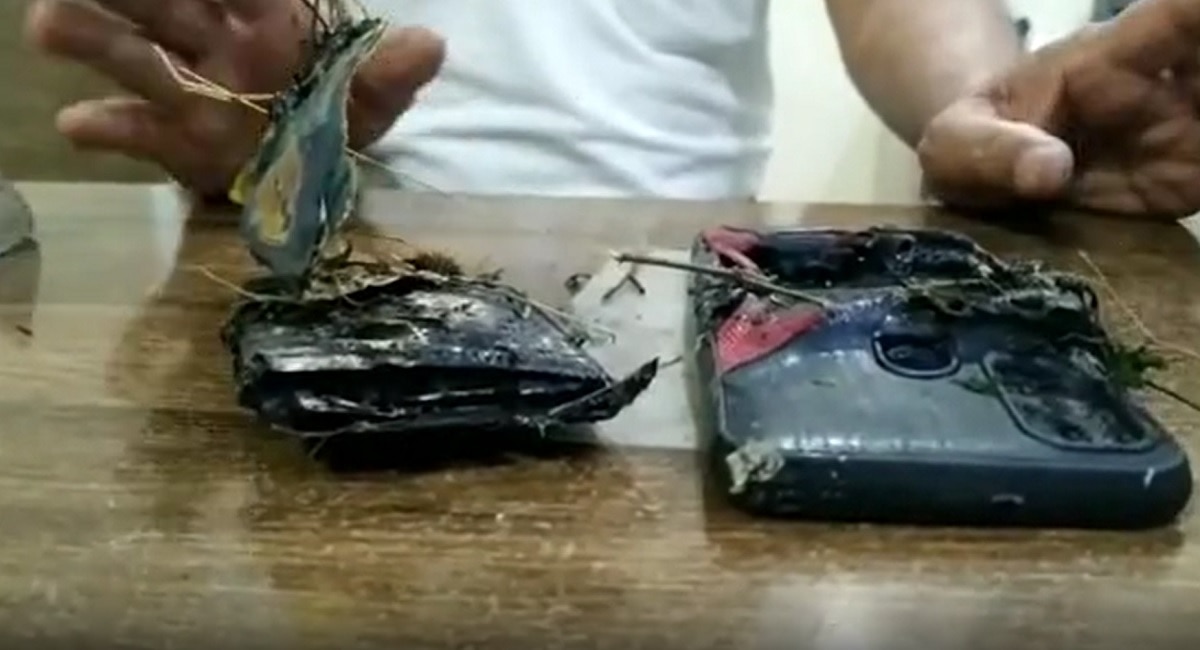 Samsung mobile blast a shocking incident in chandrapur latest marathi news