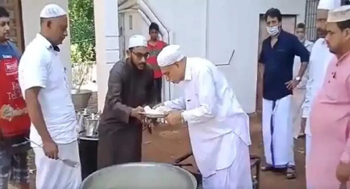 Video Of Muslim Scholar Spitting In Food Went Viral trending news ...