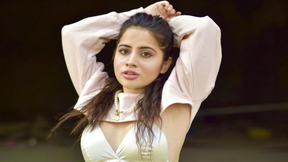 Urfi Javed Bold Video : Urfi Javed's bold video viral on social media Entertainment News in Marathi