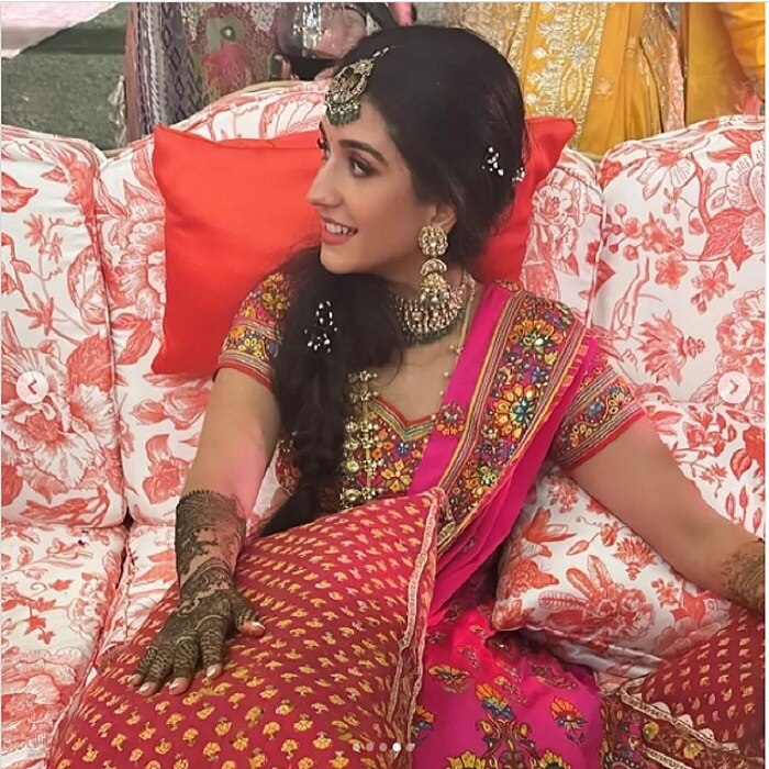viral Radhika Merchant mehendi outfit with look of roka ceremony