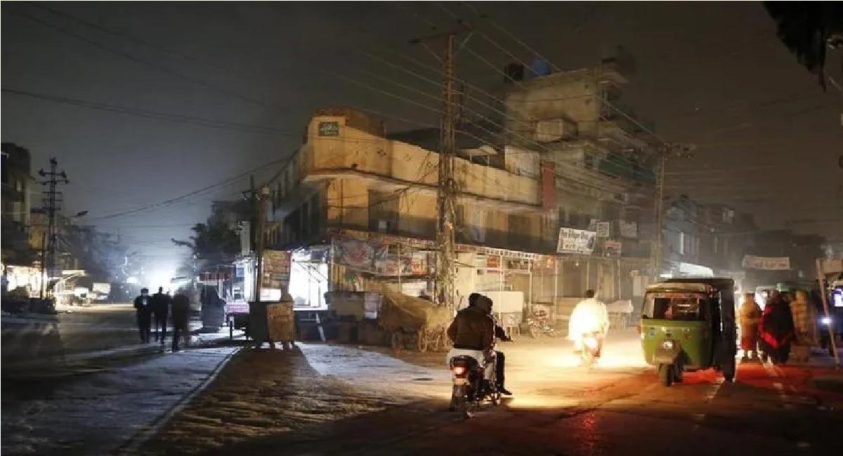 Pakistan Energy Crisis many state into darkness due to power grid ...