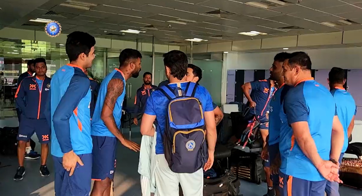 Mahendra Singh Dhoni visiting at training session in Ranchi before ind ...