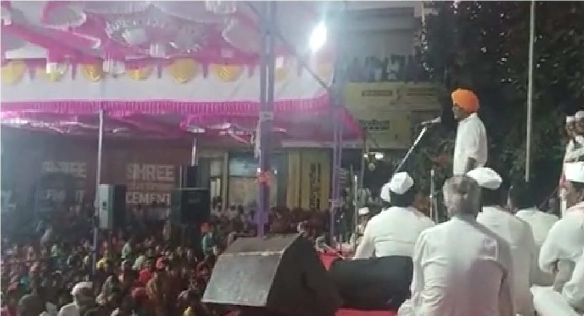 video of famous kirtan artist Nivritti Indurikar Maharaj in Majalgaon ...