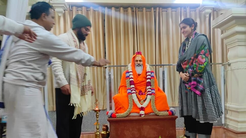 before Australia Series Virat Kohli and Anushka sharma went to pm modis ...