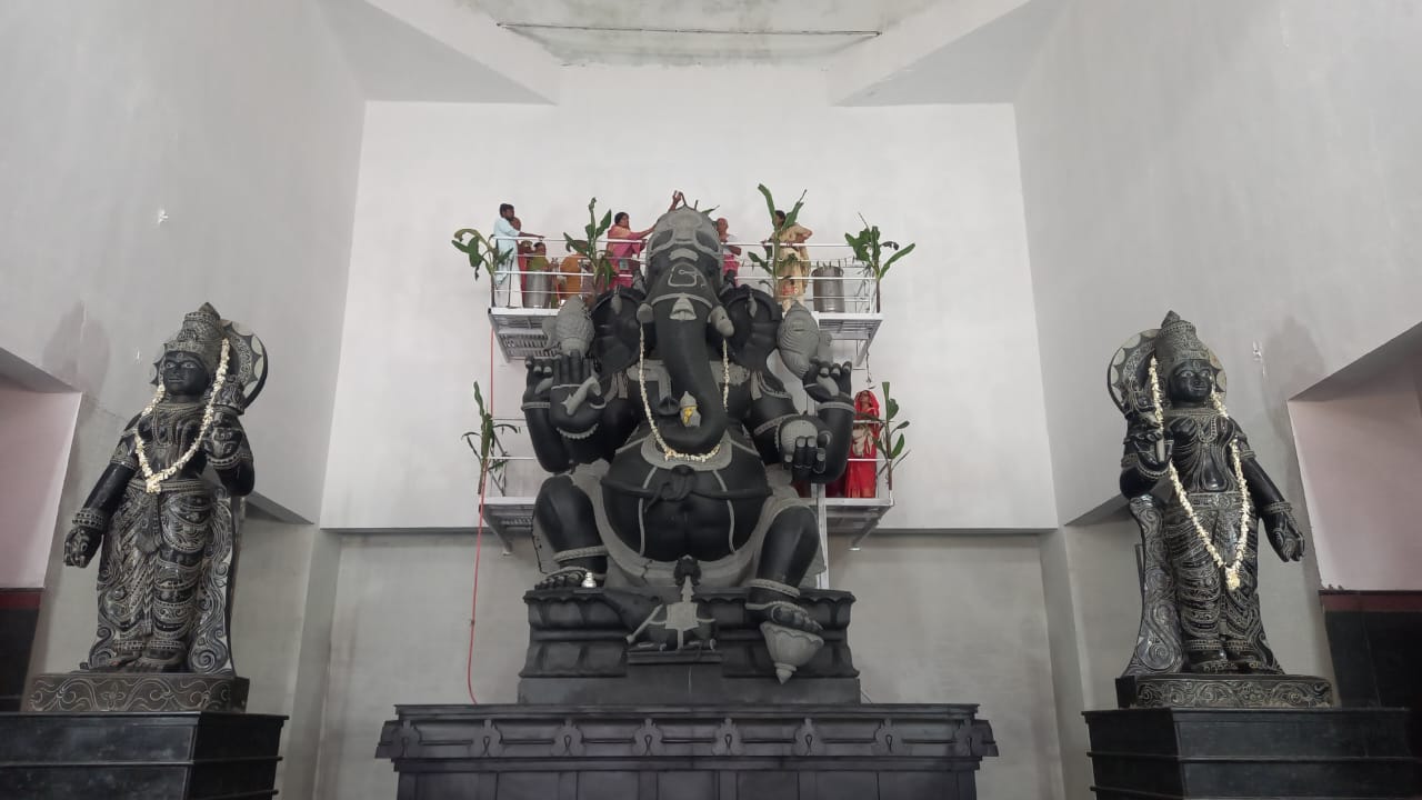 India's tallest Siddhi Vinayak Ganpati idol carved from 374 tons of ...
