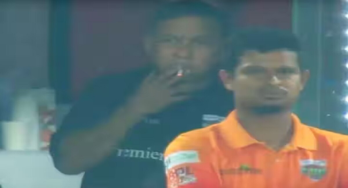 Khaled Mahmud Spotted on Camera Smoking During Khulna Tigers BPL 2023 Match Against Fortune ...