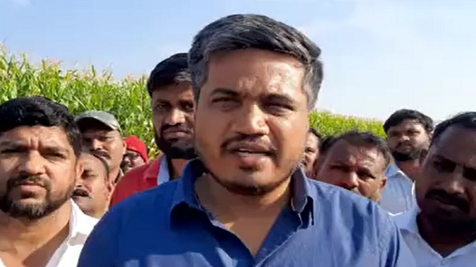 Rohit Pawar: ''राजकारण सोडून लोकांच्या प्रश्नांकडे लक्ष द्या'', आमदार ... Rohit Pawar: ''राजकारण सोडून लोकांच्या प्रश्नांकडे लक्ष द्या'', आमदार ...