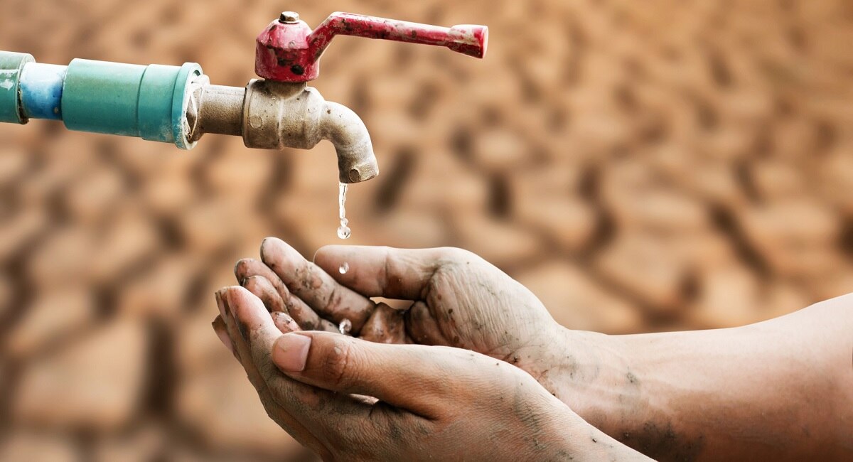 Water Crisis : 75 वर्षांपासून येथे महिन्यातून फक्त एकदाच मिळते पाणी ...