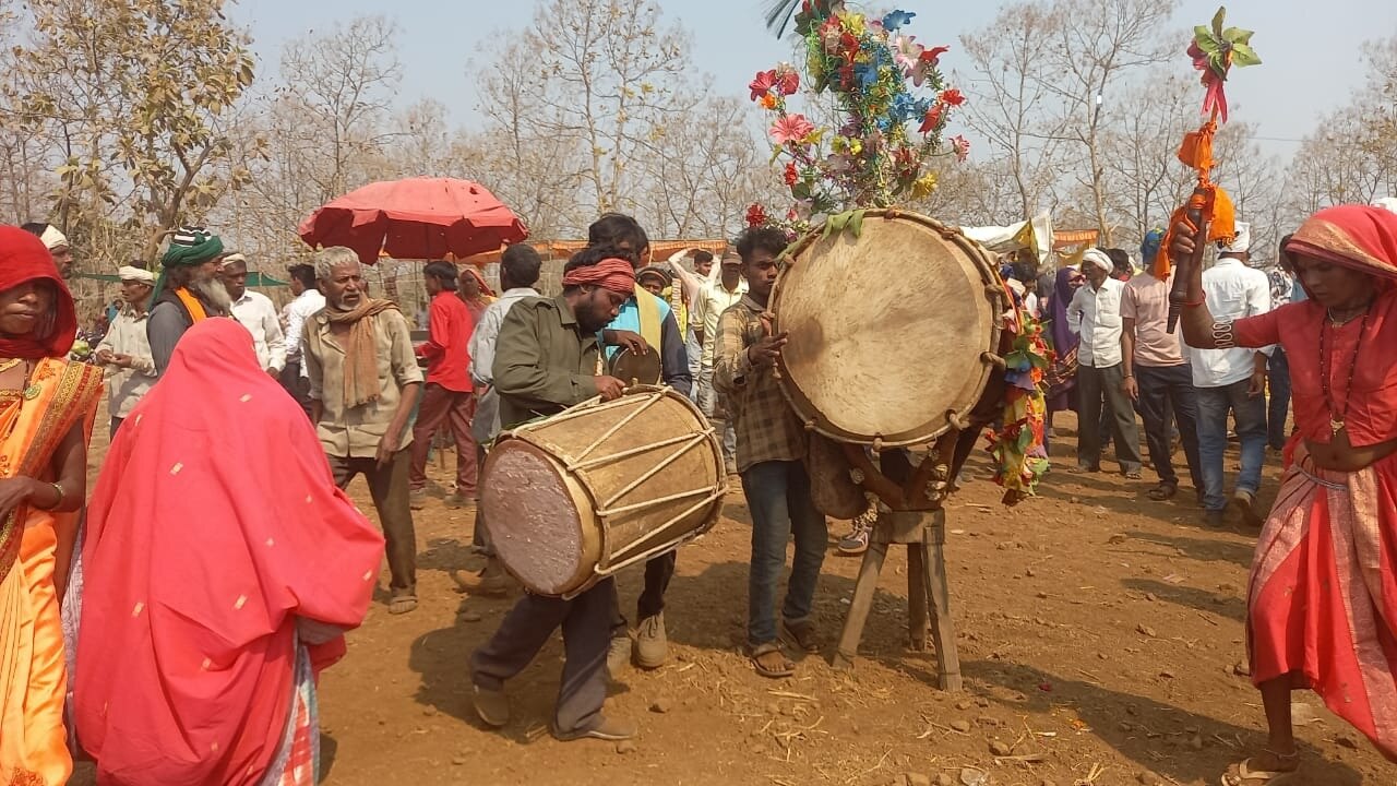 The largest bhongra market of the tribal community at Badgaon in Chopda ...