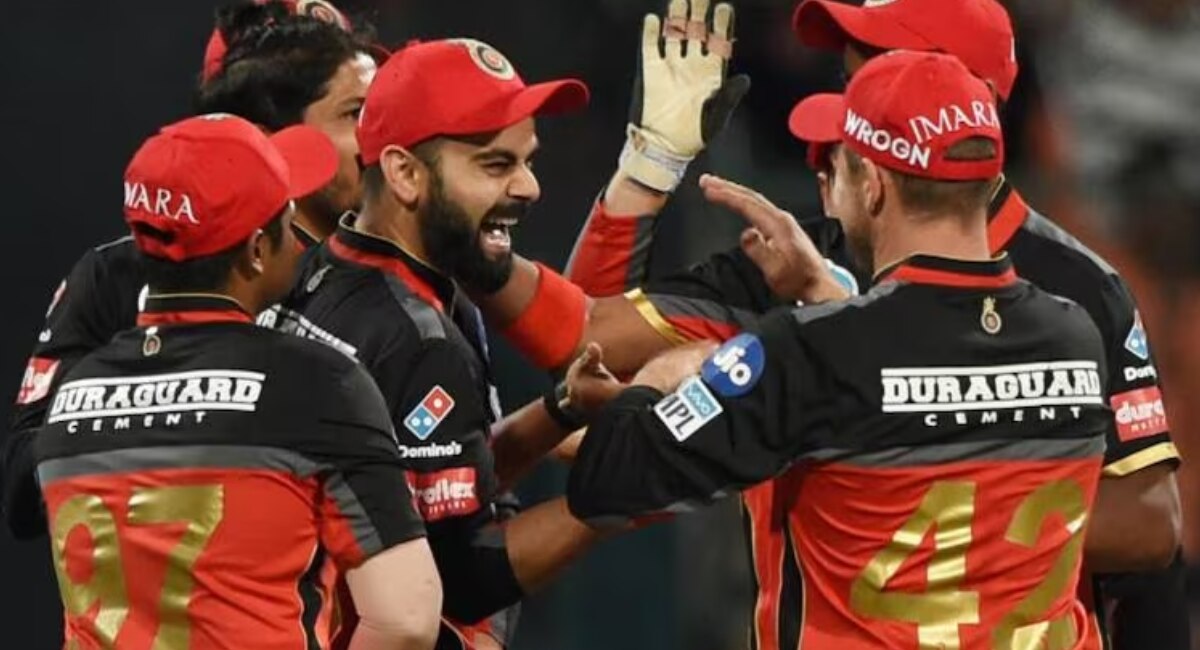 IPL 2023: RCB कडून 'या' दोन दिग्गजांचा अनोखा सन्मान; 17 आणि 333 नंबरची ...