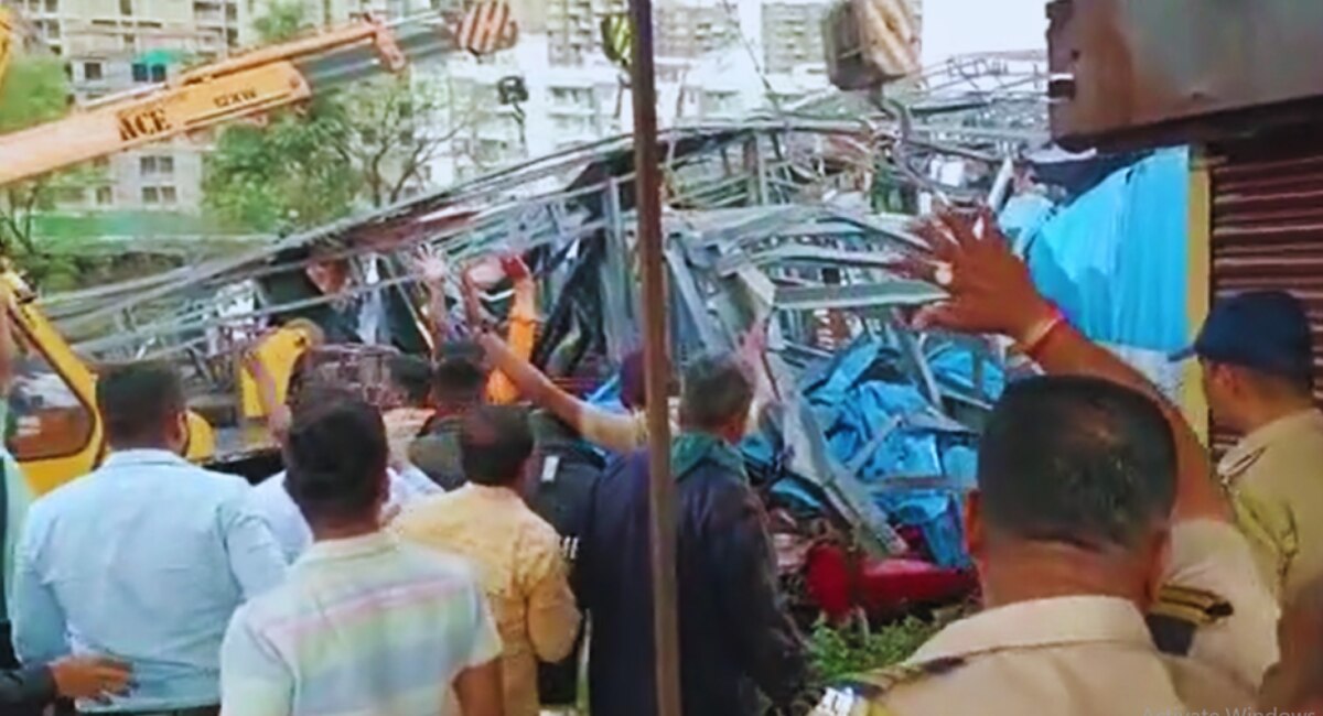 Pune News: पुण्यात धक्कादायक घटना, होर्डिंग कोसळल्याने 5 जणांचा मृत्यू! Shocking incident in ...