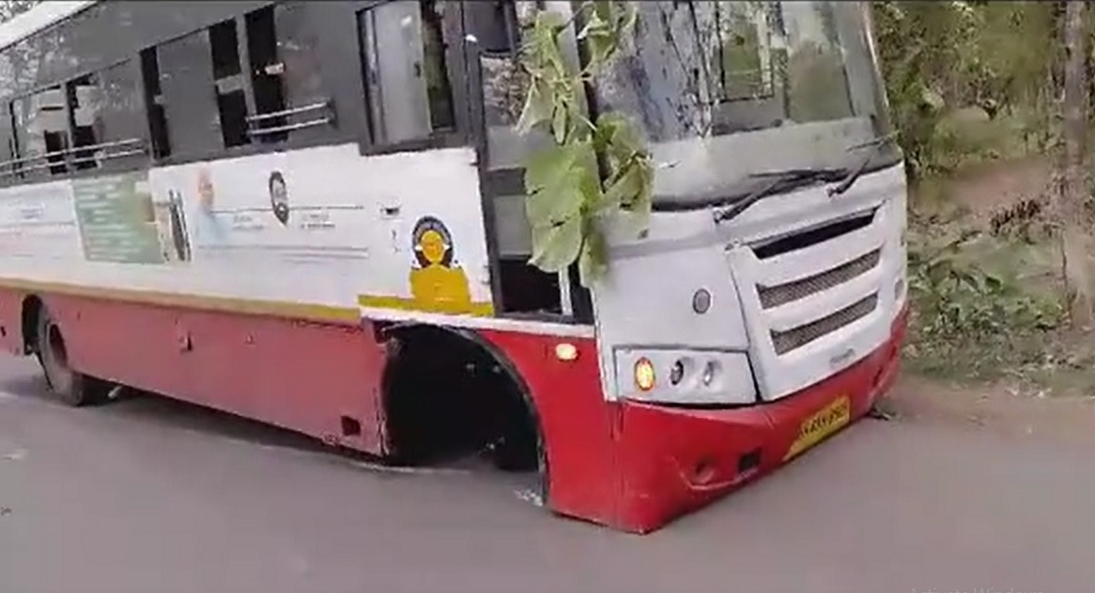 धावत्या ST बसचे एक टायर निखळले आणि... ड्रायव्हरने जीवाची बाजी लावून वाचवले प्रवाशांचे प्राण | ST ...