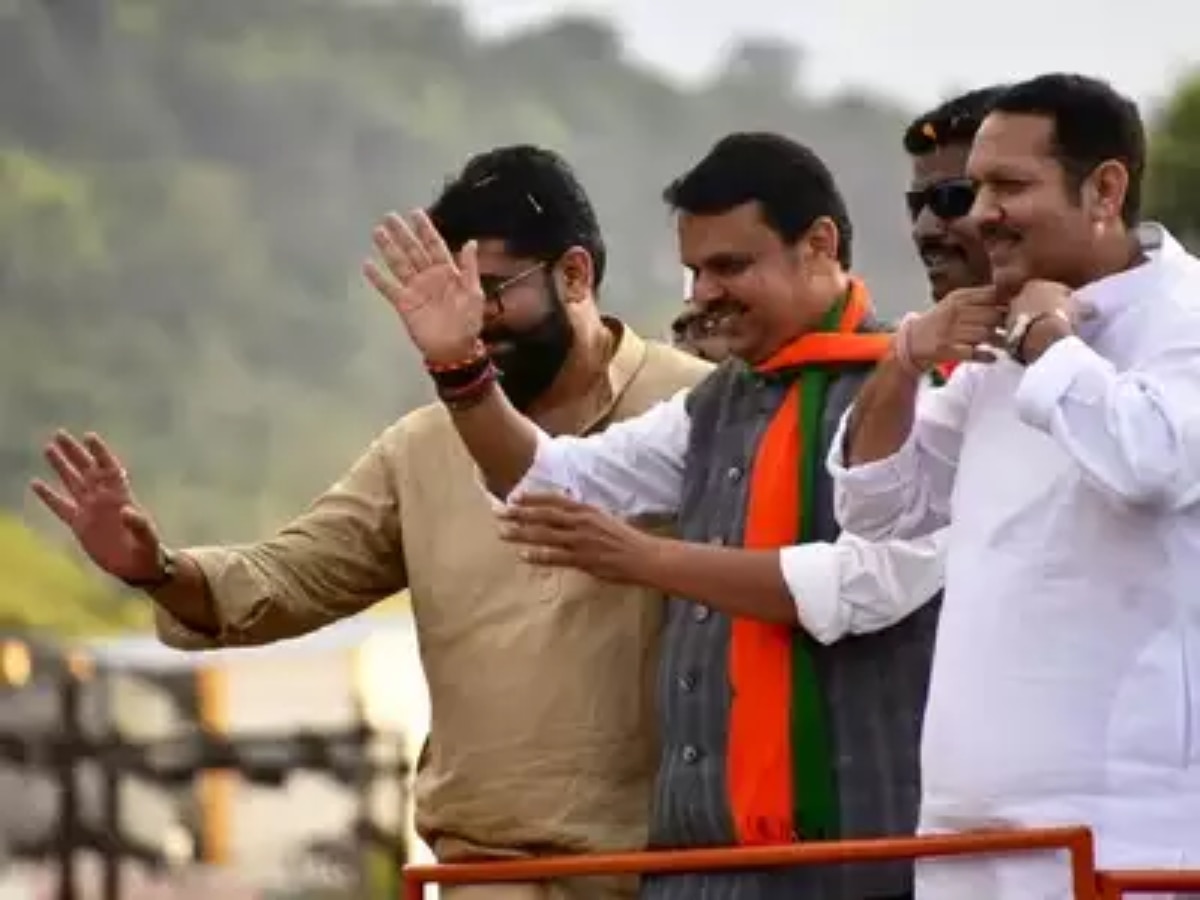 गुन्हे दाखल होताच दोन्ही राजे गृहमंत्र्यांच्या भेटीला; देवेंद्र फडणवीस ...