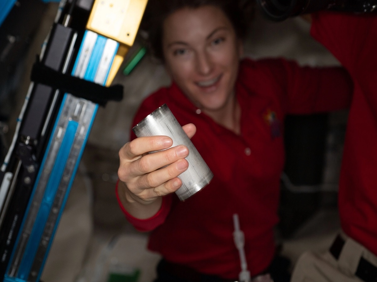 अंतराळात मुत्र आणि घामापासून बनवणार पिण्याचे पाणी; NASA चा प्रयोग ...