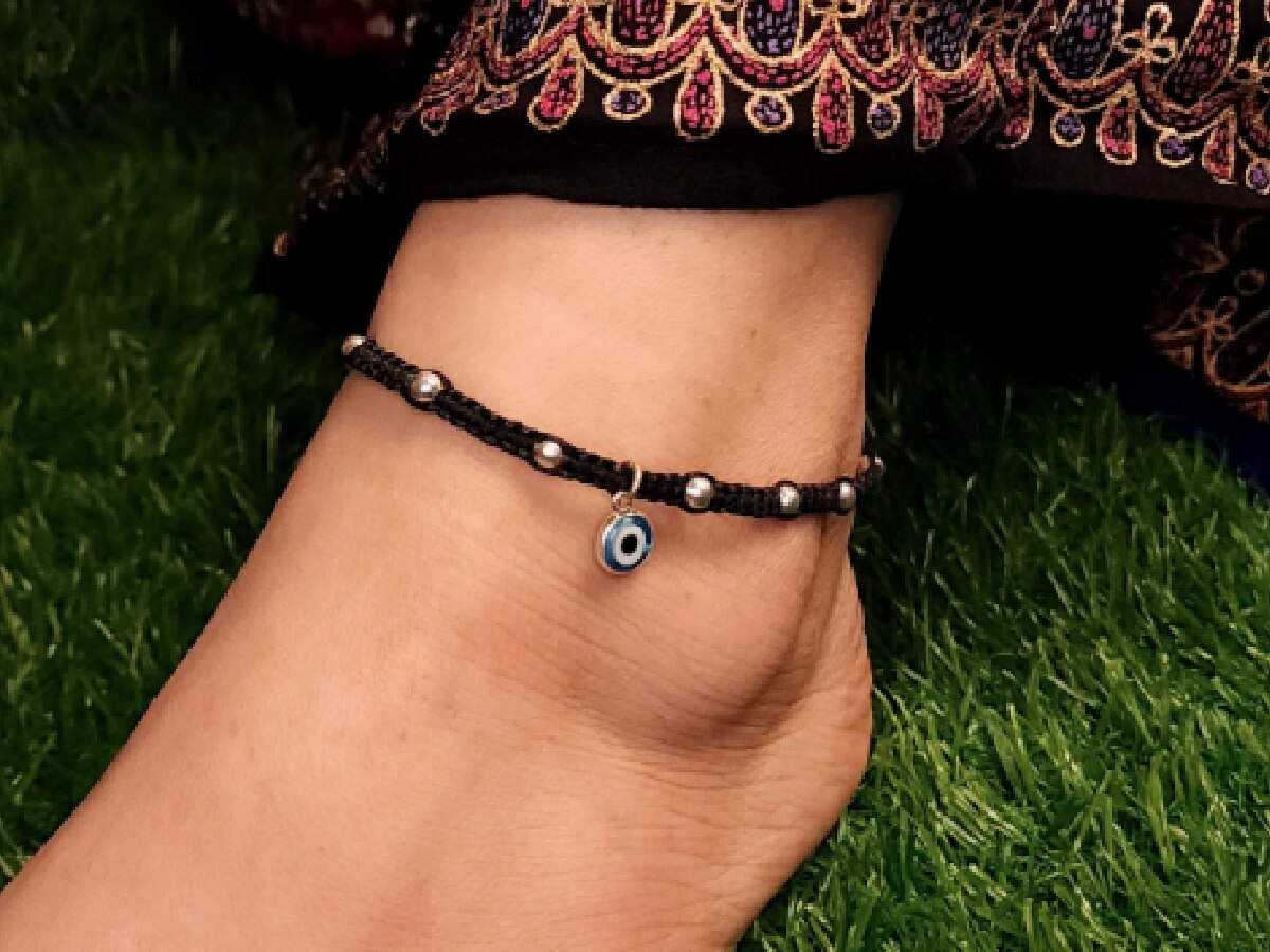 Wearing black thread rules People of these zodiac signs should not wear ...