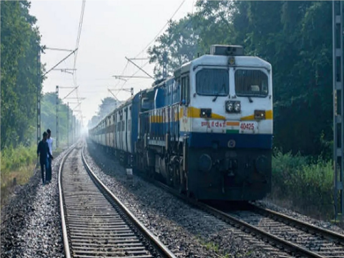 भारतातील अनोख रेल्वे स्थानक; येथे उतरुन पायी चालत थेट दुसऱ्या देशात जाऊ ...