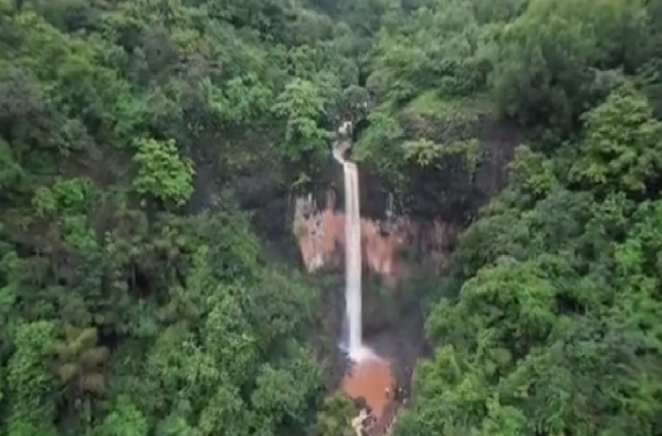 पर्यटकांसाठी बंद असलेला कोल्हापुरमधील 'हा' प्रसिद्ध धबधबा पुन्हा सुरु ...