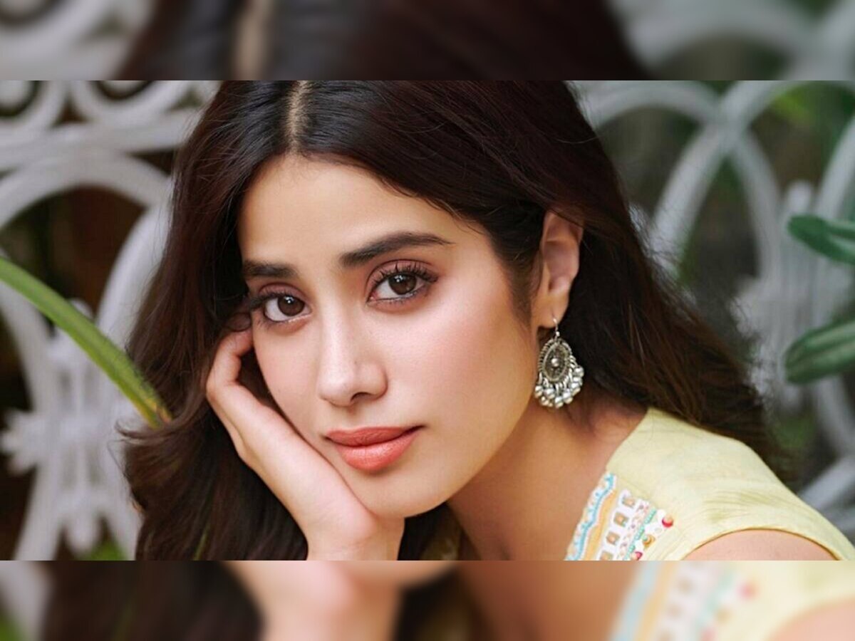 Janhvi Kapoor reached Devadarshan with her boyfriend The video went viral