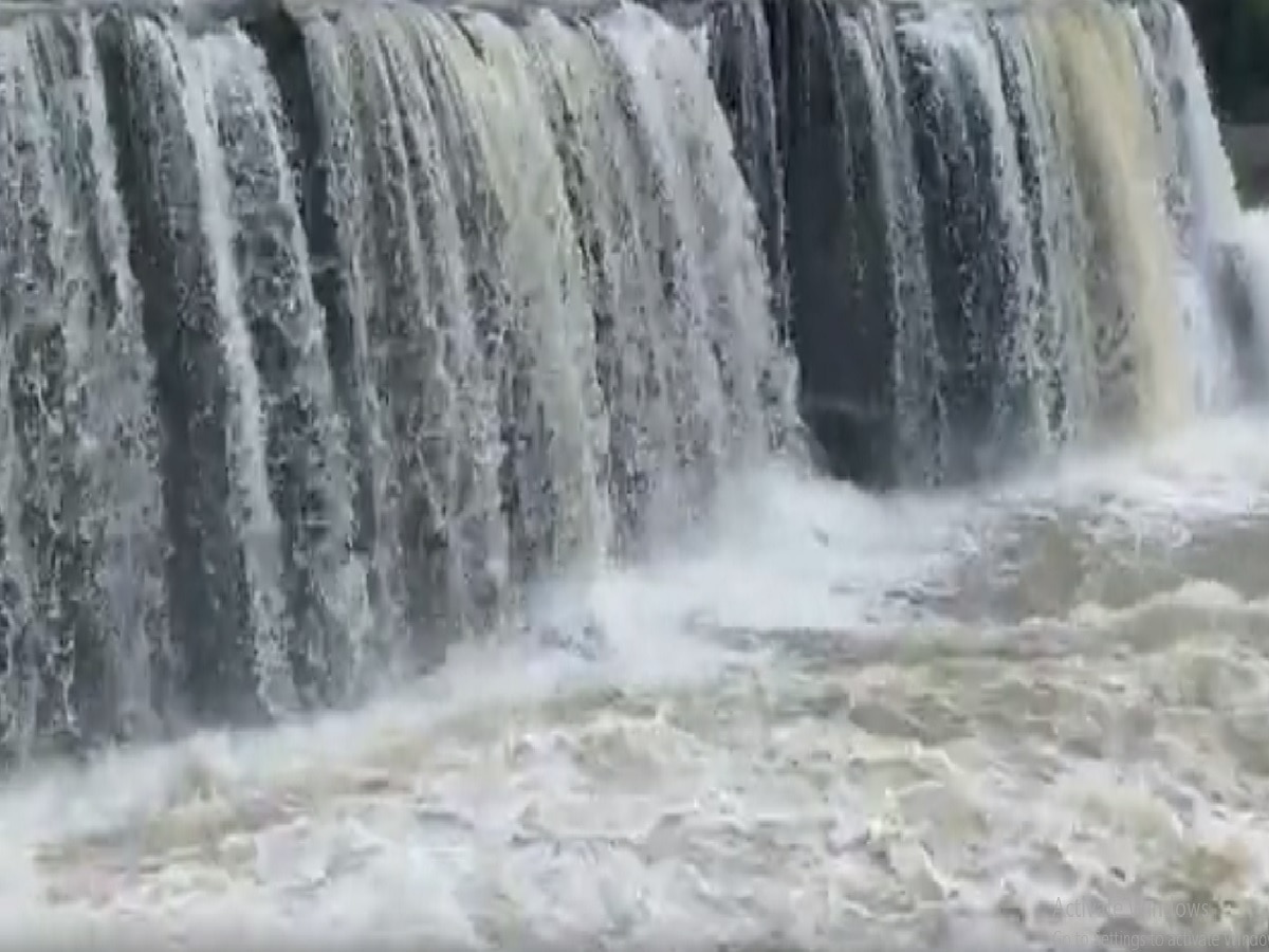 नाशिकच्या गंगापूर धरणातून पाण्याचा विसर्ग वाढवला; सोमेश्वर धबधबा खळखळला ...