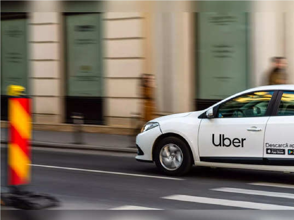 धावत्या कारमधून उडी मारली; Uber कॅबने प्रवास करणाऱ्या महिलेसह घडला ...