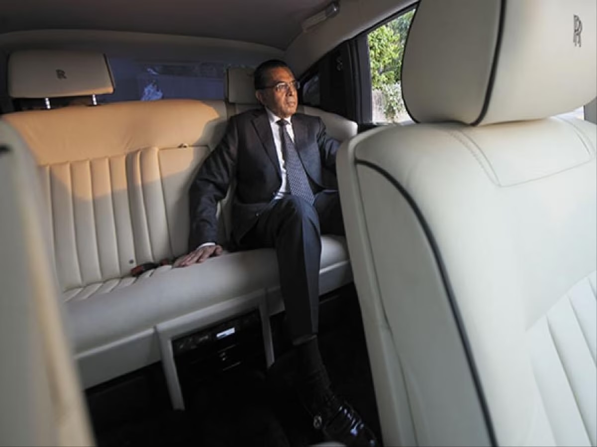 100 रुपयांत मुंबई गाठली अन् आज आहेत 11500 कोटींचे मालक; शाहरुखच्या ...