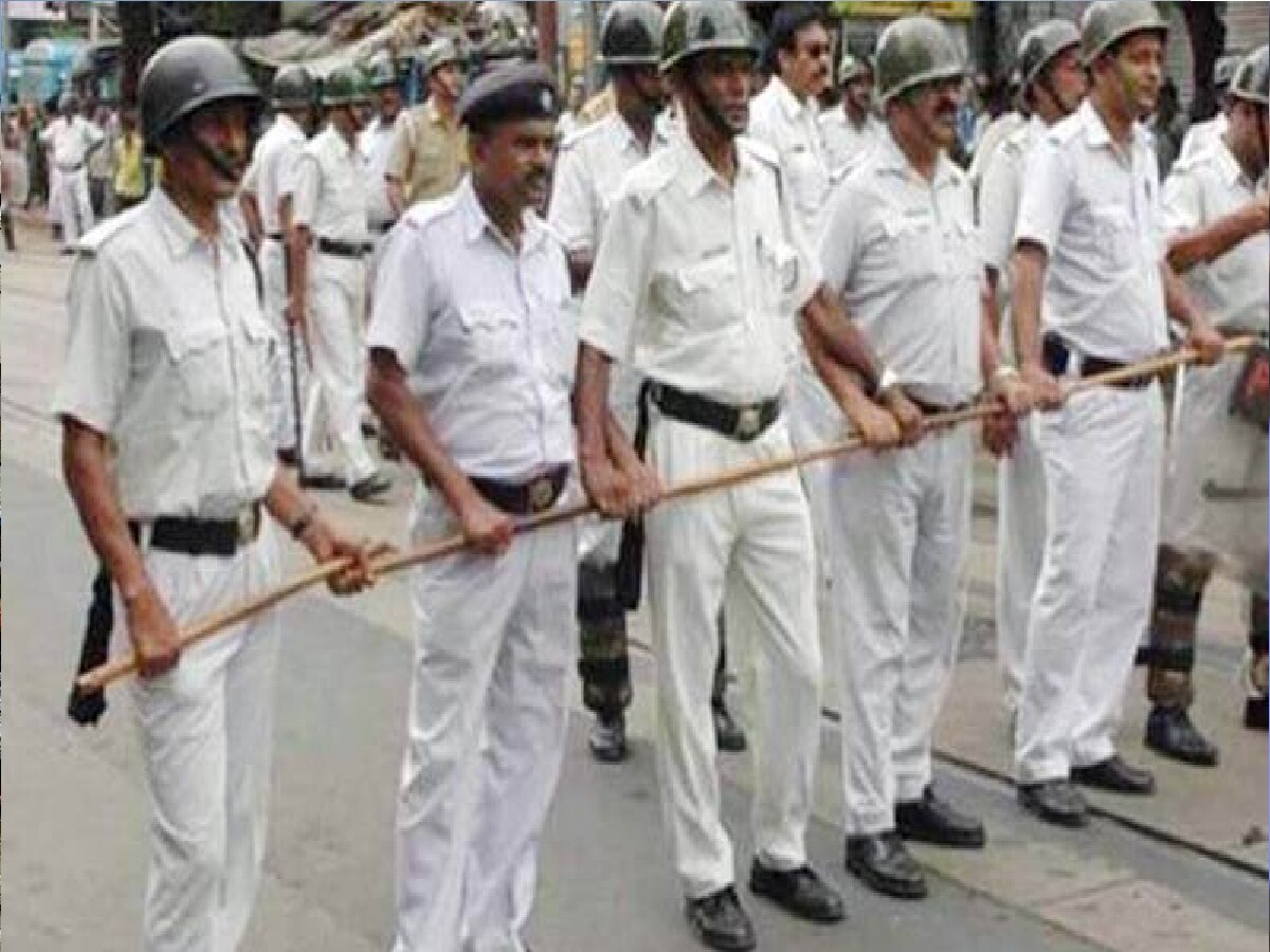 gk why do indian police wear khaki colour and kolkata cops white uniform