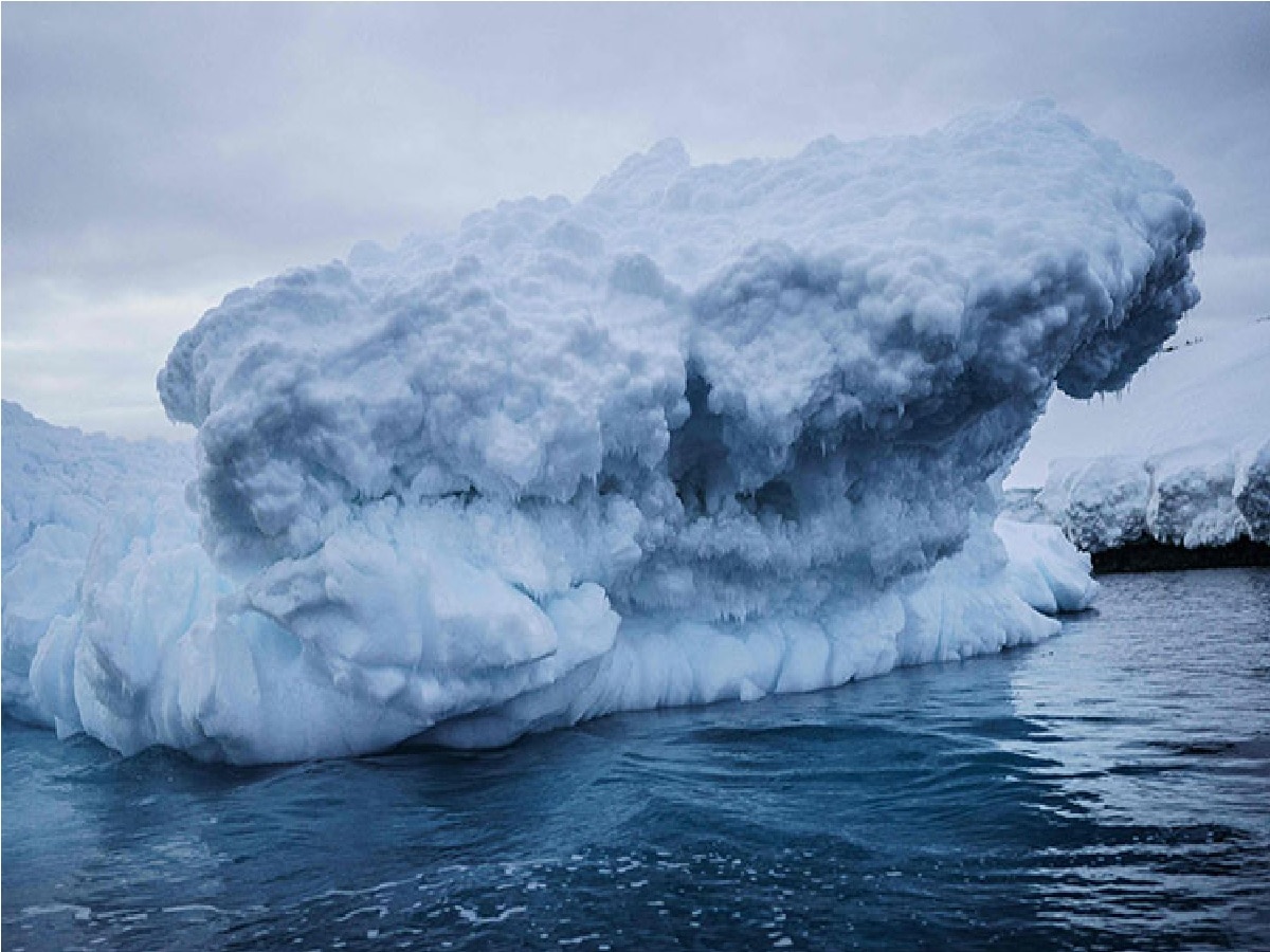 जगातील सर्वात मोठा हिमखंड तुटला; वैज्ञानिक टेन्शनमध्ये | Antarctica ...