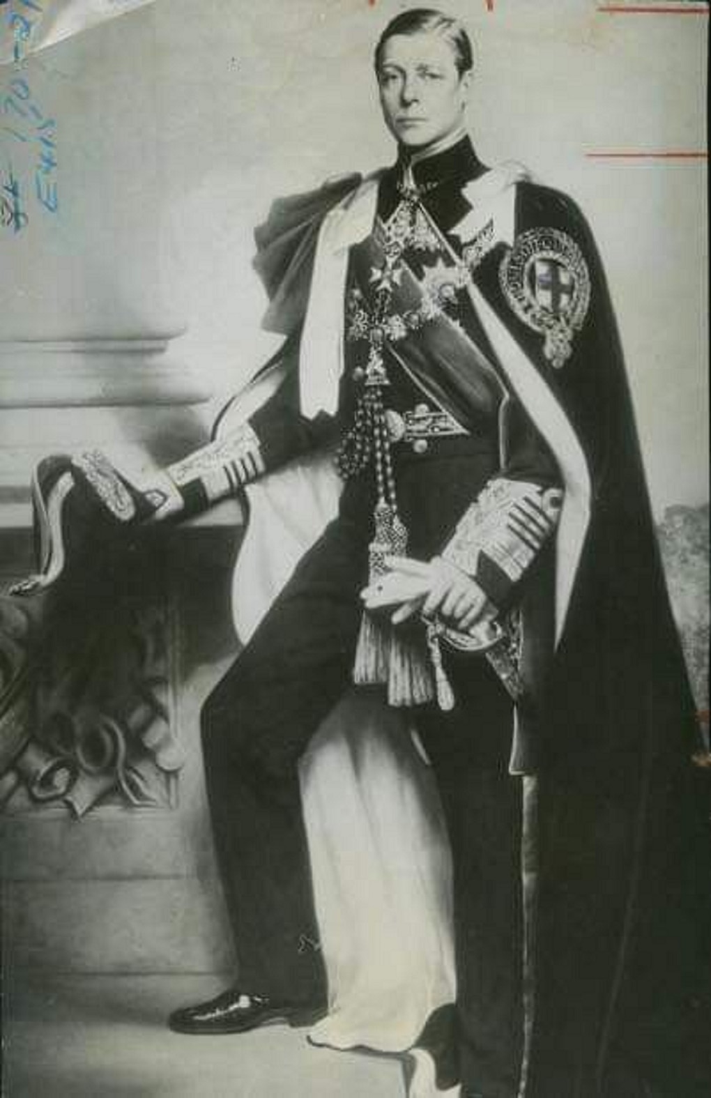 'तिच्यासाठी कायपण', म्हणत त्यांनी थेट राजघराणं सोडल्याने इंग्लंडचा ...