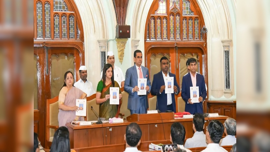 मुंबई महानगरपालिकेचा अर्थसंकल्प सादर; बजेटमधून मुंबईकरांना काय मिळालं ...