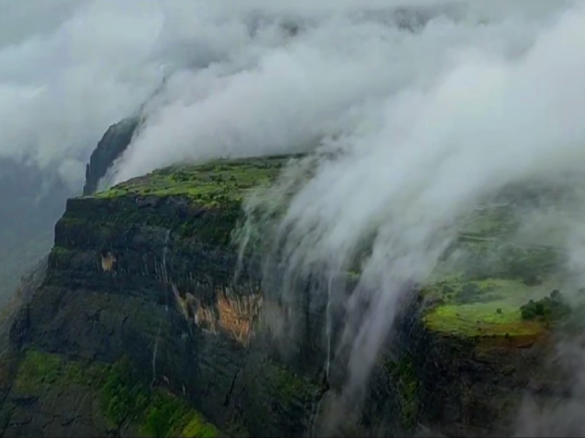 महाराष्ट्रातील एकमेव ठिकाण जिथे गुरुत्वाकर्षणाचा नियम फेल ठरतो ...
