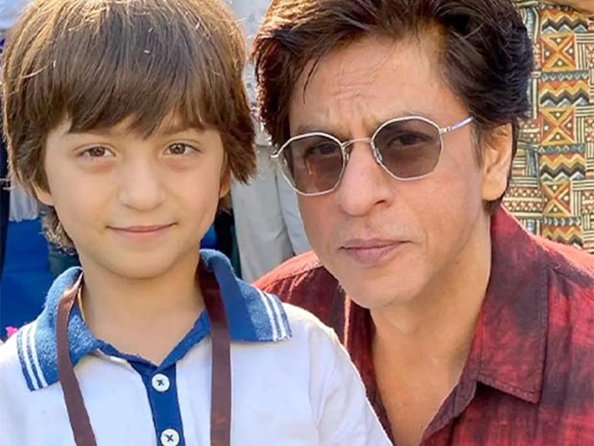 Shahrukh Khan arrived as a special guest at his beloved sons school ...