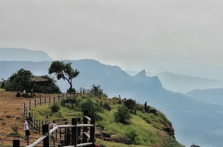 लोणावळ्यातील टायगर पॉईंटवरून पडून इंजिनीयर तरुणीचा मृत्यू | Young ...