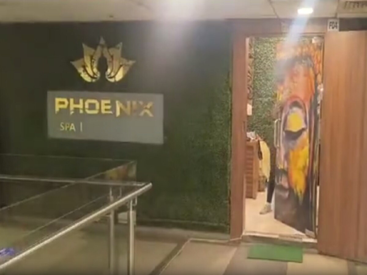 पुण्यातल्या प्रसिद्ध मॉलमध्ये मसाज घेण्यासाठी पोहोचले पोलिस, आत सुरू ...