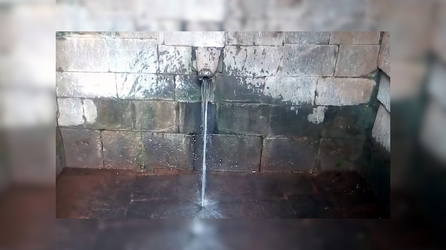होळीच्या मुहूर्तावर राजापूरच्या गंगेचं आगमन; पहिल्यांदा केव्हा अवतरलेली ...