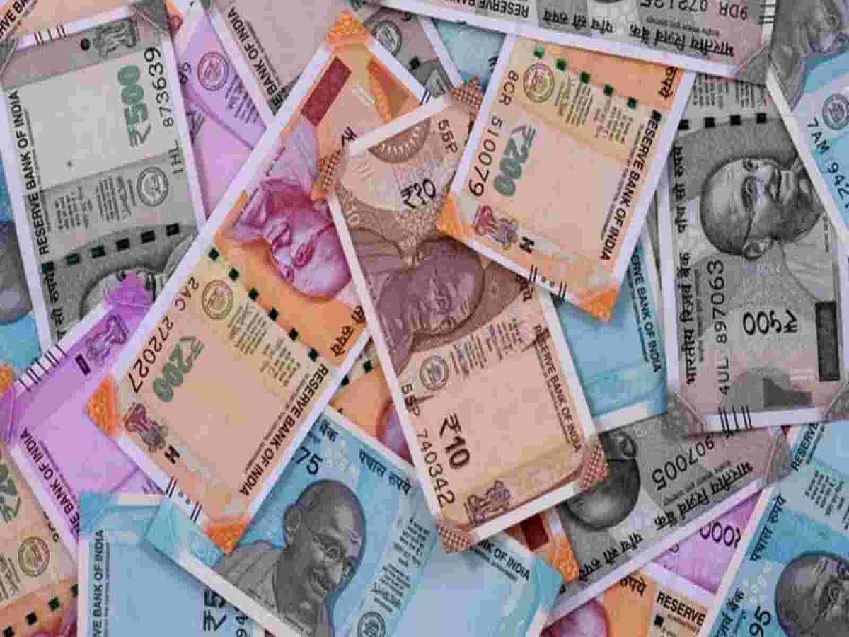 indian ruppes where exactly are spaces on currency historical heritage