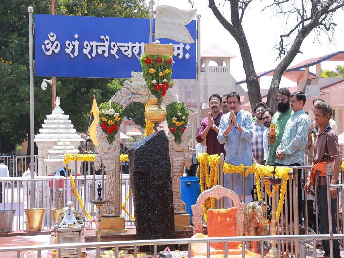 Actors of Jai Jai Shanidev serial took darshan of Lord Shani at Shani ...