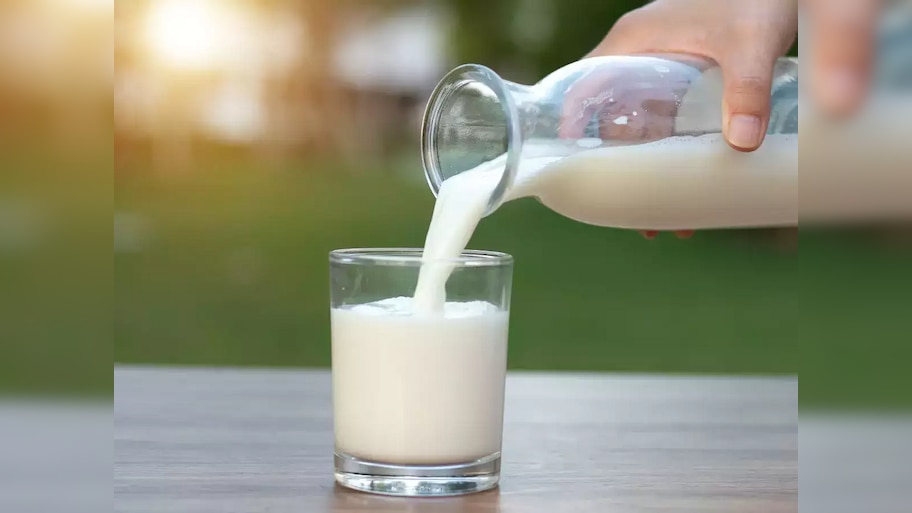 आजपासून दूध दरवाढ लागू; आता 1 लिटर दुधासाठी मोजावे लागणार 'इतकी' किंमत ...